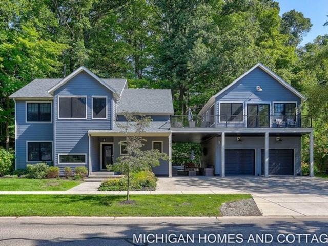 702 Lake St, Saugatuck, MI 49453