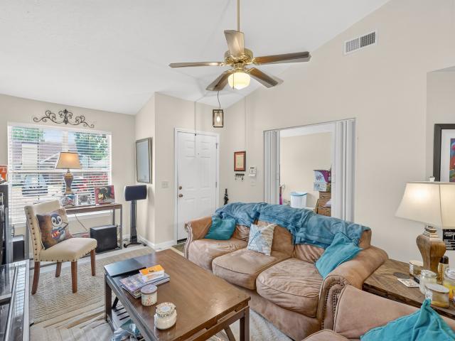 702 Maple Pl