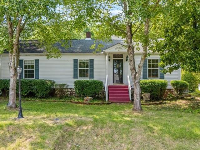 702 Meadowview Dr, Harriman, TN 37748