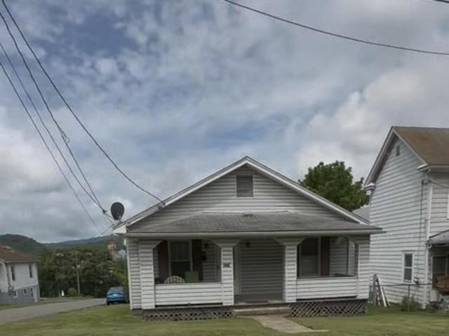 702 N Beverly Ave, Covington, VA 24426