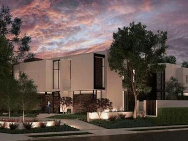 702 N Crescent Dr, Beverly Hills, CA 90210