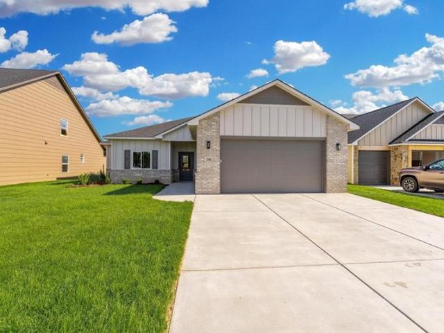 702 N Rainbow Lake Ct, Wichita, KS 67235