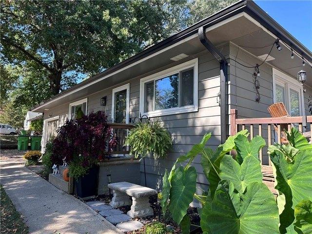 702 Newton St, Baldwin City, KS 66006