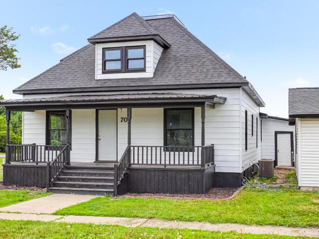 702 NW 4th Street