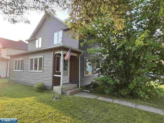 702 NW 6th St, Chisholm, MN 55746