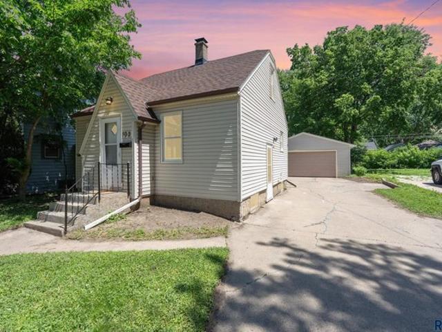702 S Hawthorne Ave, Sioux Falls, SD 57104