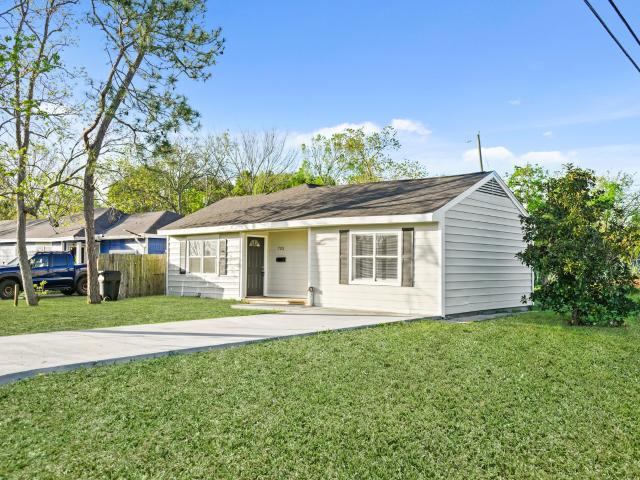 702 S Nugent St, La Porte, TX 77571 | MLS #37217 | Compass