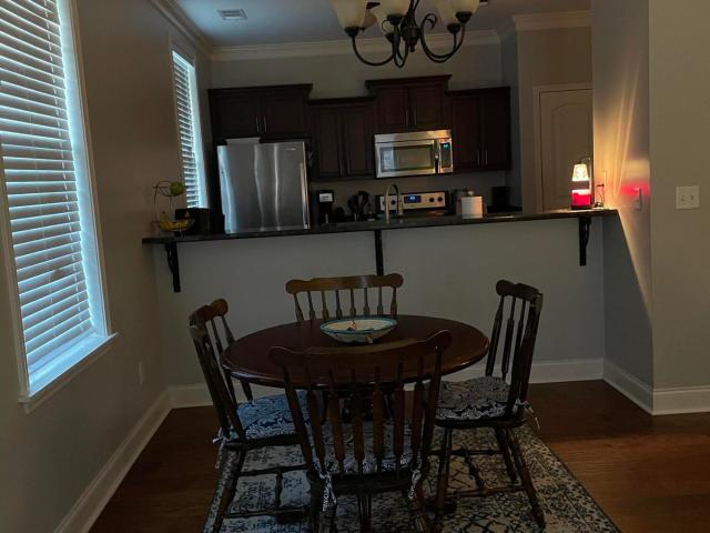 702 Southpointe Commons