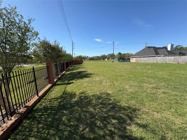 702 Shady River Rd, La Porte, TX 77571 | MLS #10712 | Compass
