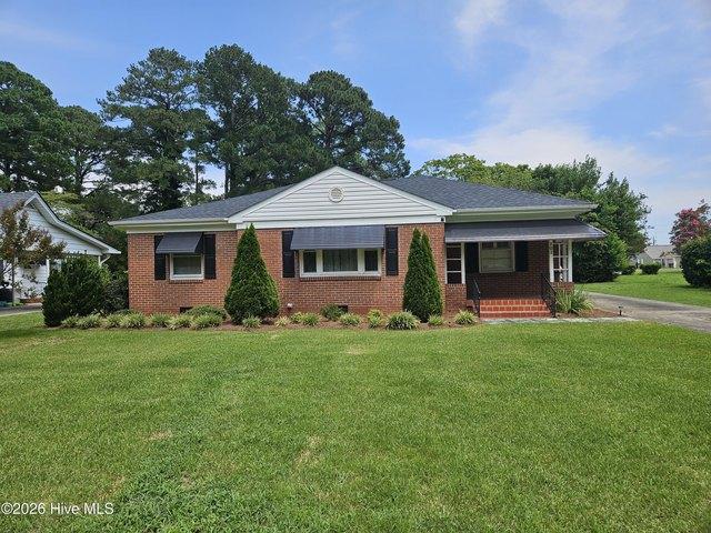 702 Stewart Ave, Clinton, NC 28328