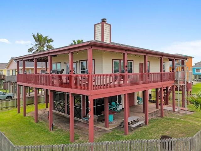 702 Surf Dr, Surfside Beach, TX 77541
