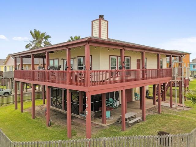 702 Surf Dr, Surfside Beach, TX 77541