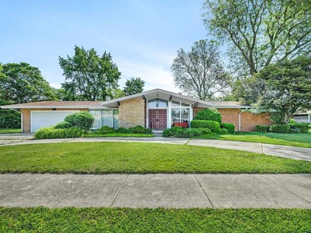 702 Palladium Dr W, Joliet, IL 60435