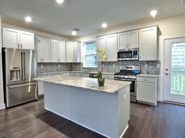 702 Parkview Ln