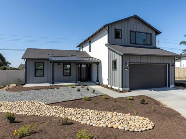 702 Passion Ct, Vista, CA 92083