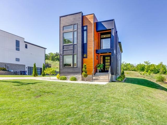 702 W 4th St, Columbia, TN 38401