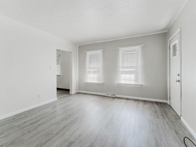 702 W 11TH Avenue