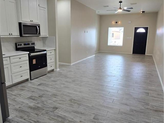 702 W 25th Street