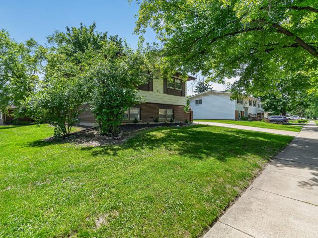 702 W Fitzhenry Court