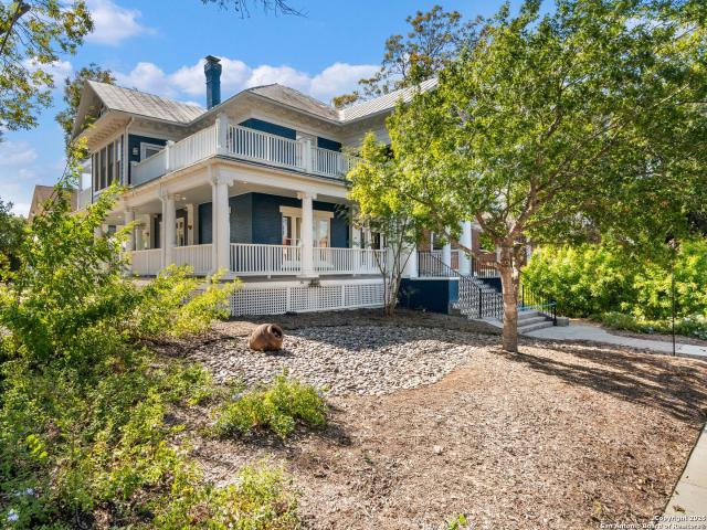 702 W French Pl, San Antonio, TX 78212 | MLS #1851 | Compass