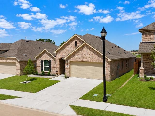 702 Woodford Way