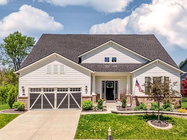 702 Whispering Oaks Dr, Carmel, IN 46032
