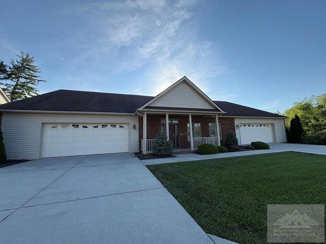 702 Three Springs Dr, Bluefield, WV 24701