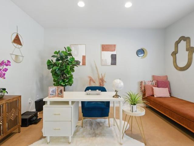 702 Zephyr Dr, Oakland, CA 94607