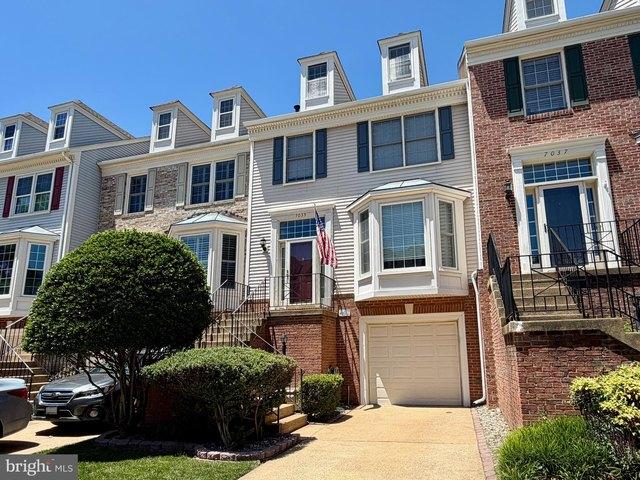 7035 Kings Manor Dr, Alexandria, VA 22315