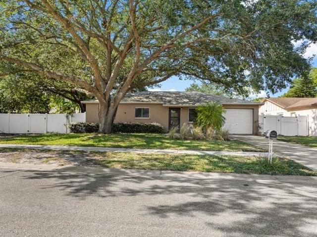 7036 Orkney Ave N, Saint Petersburg, FL 33709