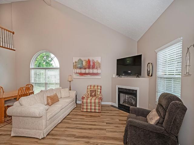 7036 Clubview