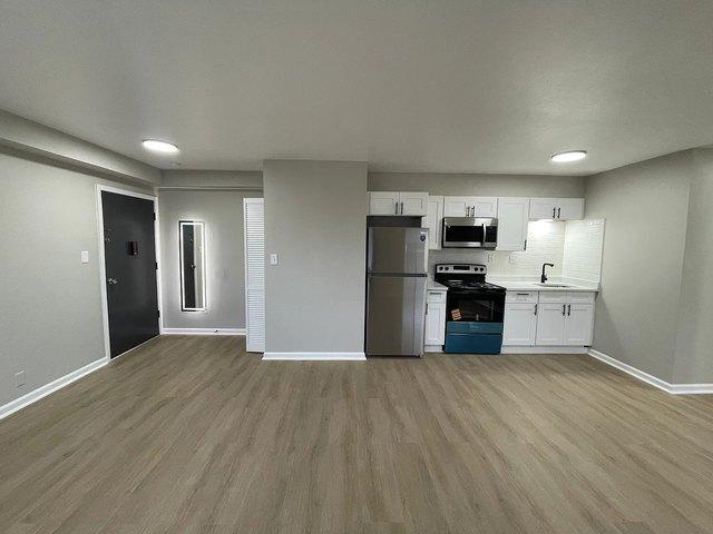 7036 E 10th St, Indianapolis, IN 46219