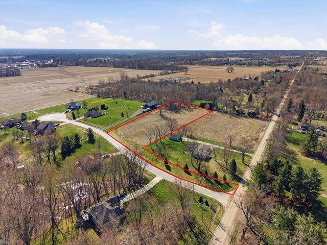 7036 Rea Ln, Almont, MI 48003