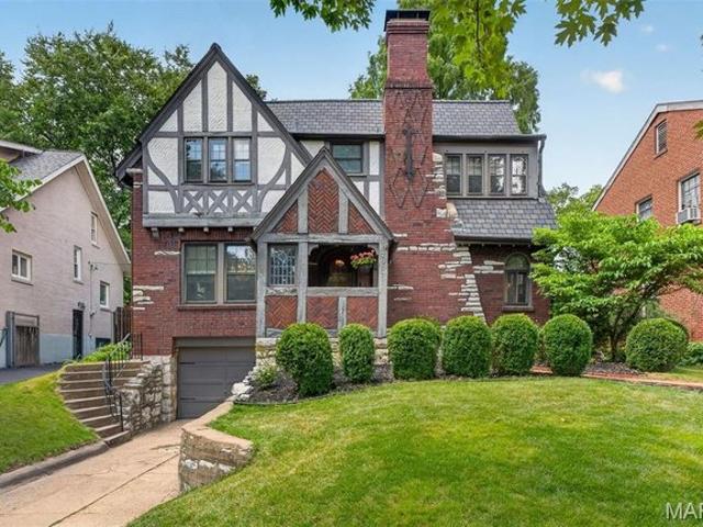 7037 Northmoor Dr, University City, MO 63105