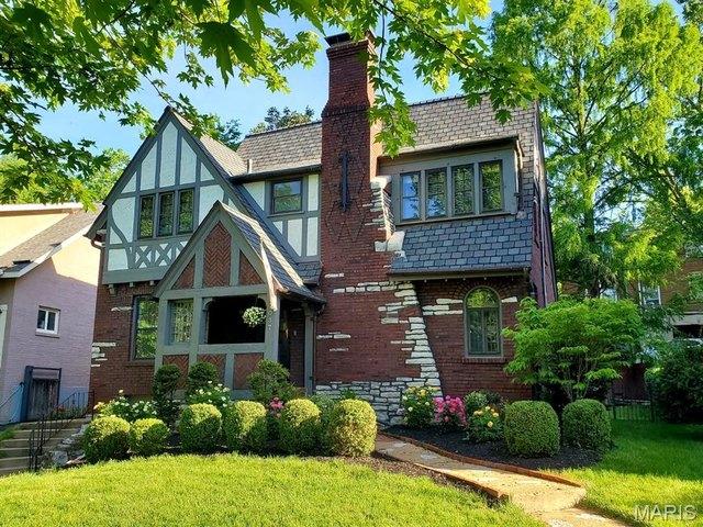 7037 Northmoor Dr, University City, MO 63105
