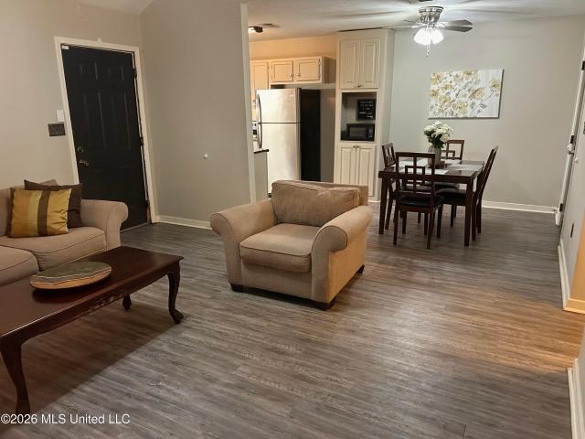 7037 Copper Cove