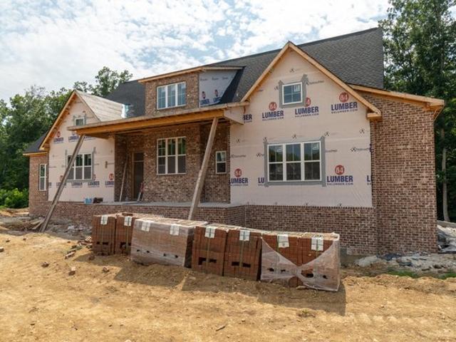 7037 Hall Rd, Greenbrier, TN 37073