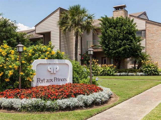 7030 N Holiday Dr, Galveston, TX 77550