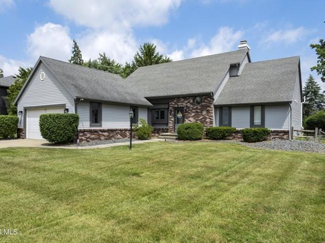 7030 Hollywyck Rd, Maumee, OH 43537