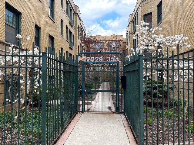 7031 N Sheridan Rd Apt 2E, Chicago, IL 60626