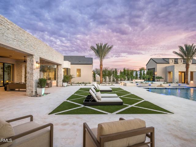 7031 e paradise drive