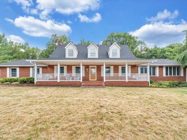 7031 Highfields Farm Trl, Roanoke, VA 24018