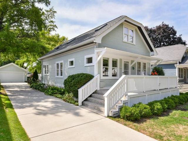 7031 Saint James St, Wauwatosa, WI 53213