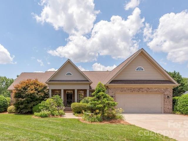 7032 Kidwelly Ln, Matthews, NC 28104