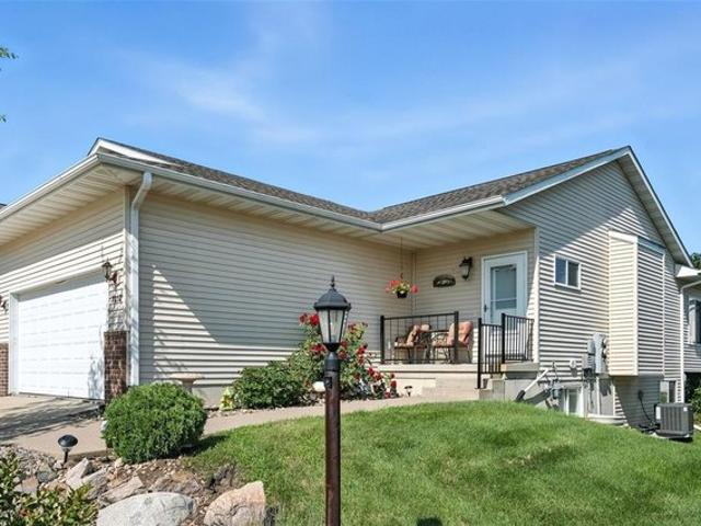 7032 Waterview Dr SW, Cedar Rapids, IA 52404