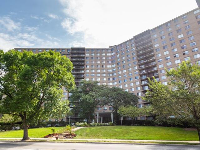 7033 N Kedzie Ave Apt 401, Chicago, IL 60645