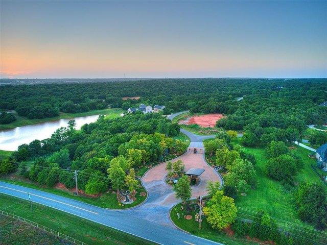 7033 James Creek Trl, Edmond, OK 73034