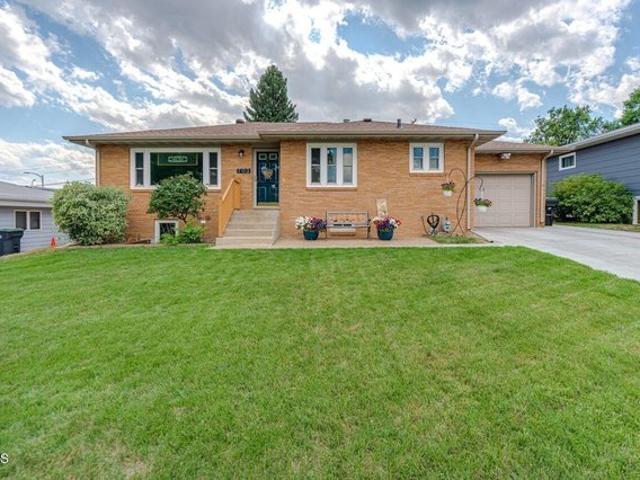 703 12th Ave NW, Mandan, ND 58554