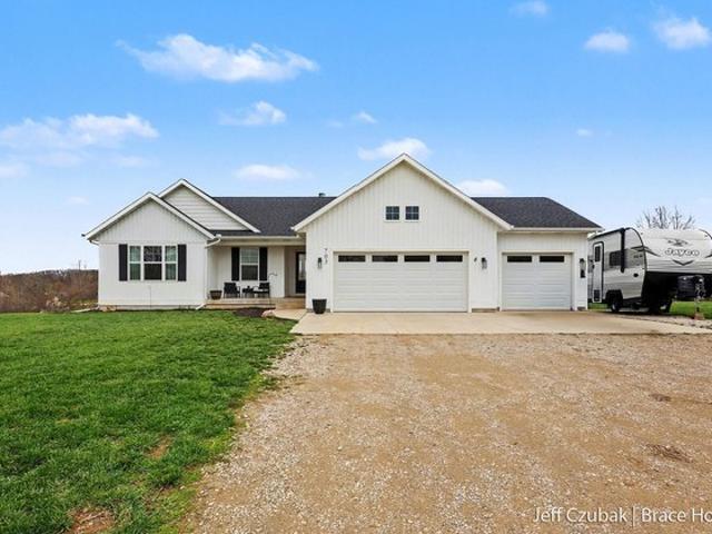 703 140th Ave, Wayland, MI 49348
