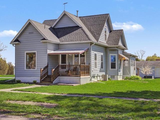 703 5th St, Colo, IA 50056